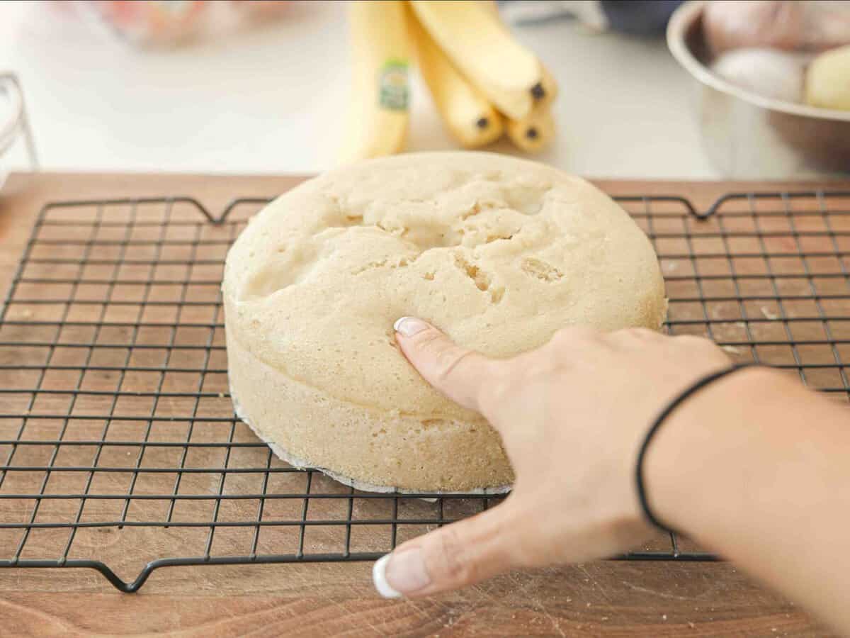The Perfect NO BAKE Easy Vegan Sponge Cake Recipe. - The Korean Vegan
